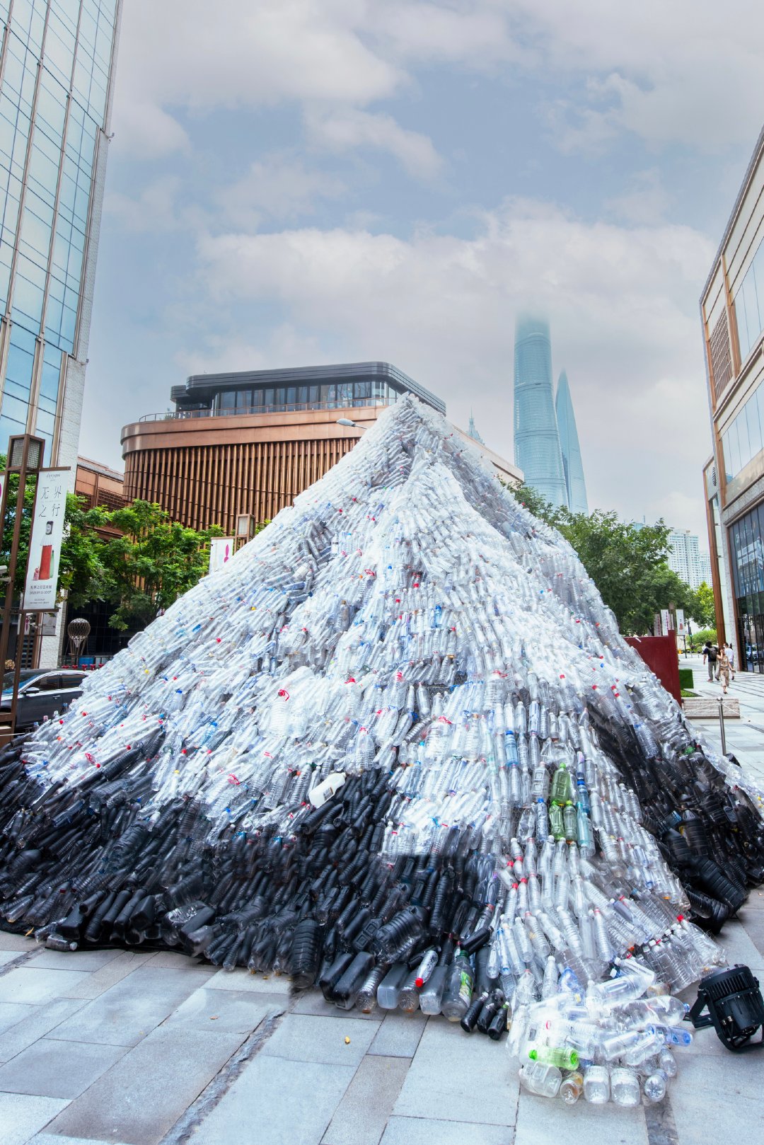 Unilever's plastic mountain sends ecological alert from the Tibetan Plateau