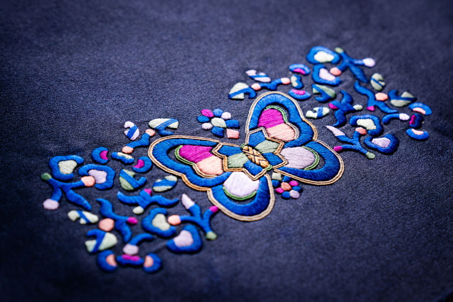 De Beers weaves Miao embroidery into jewellery | Dao Insights