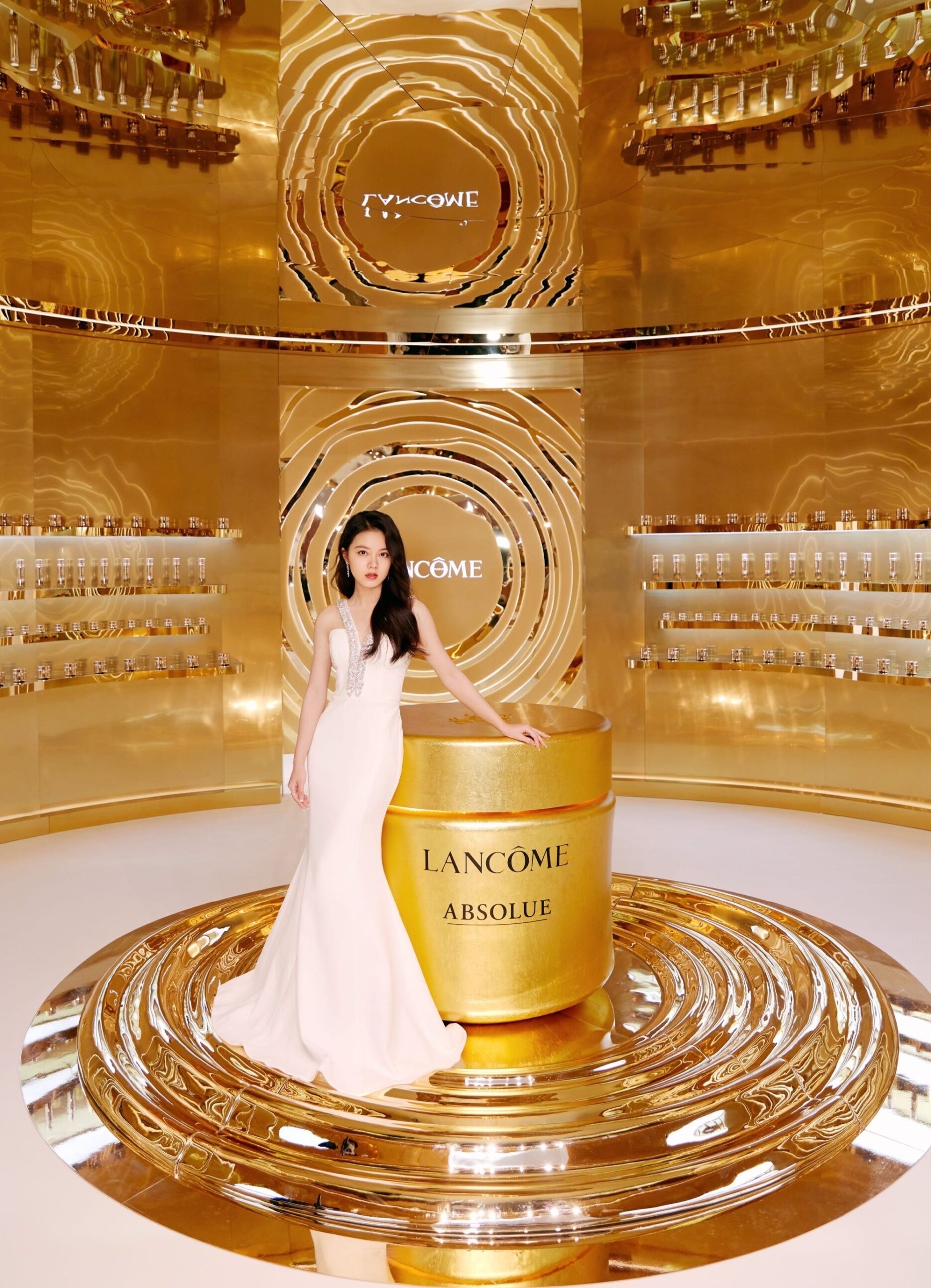Lancome kicks off art exhibition in Shanghai