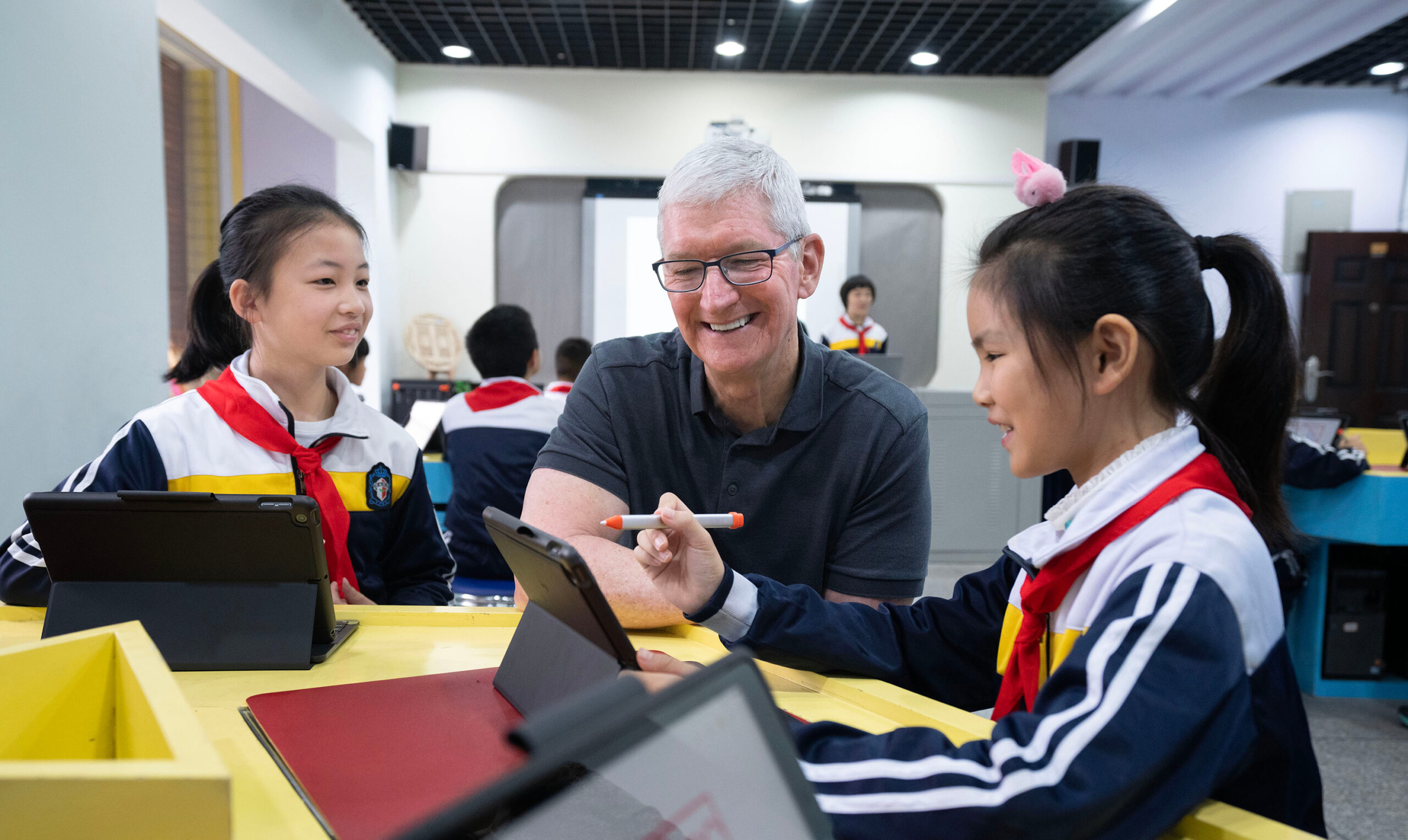 Apple chief makes surprise second China visit this year