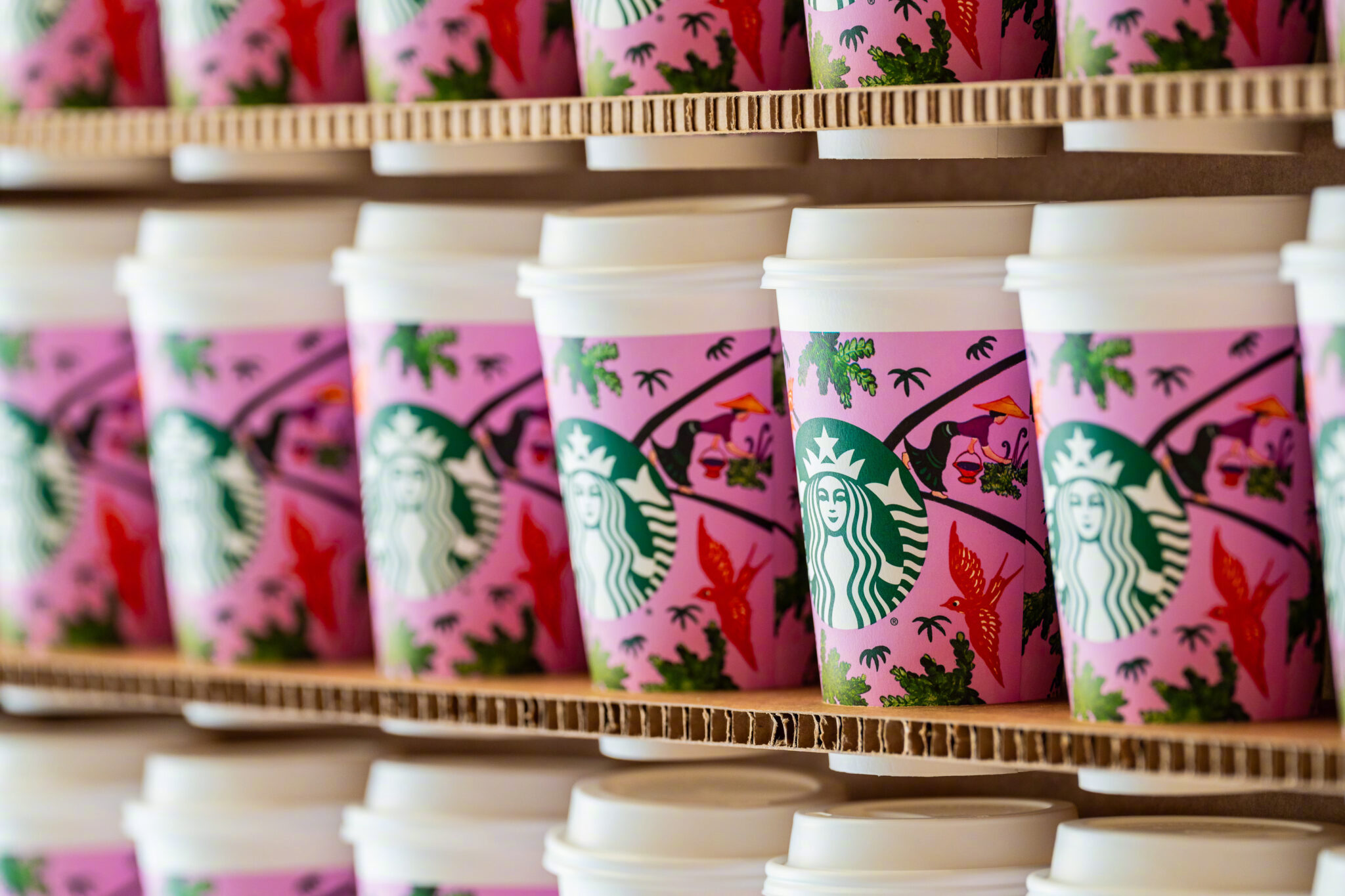 Why did Starbucks collaborate with rural artists in Yunnan?