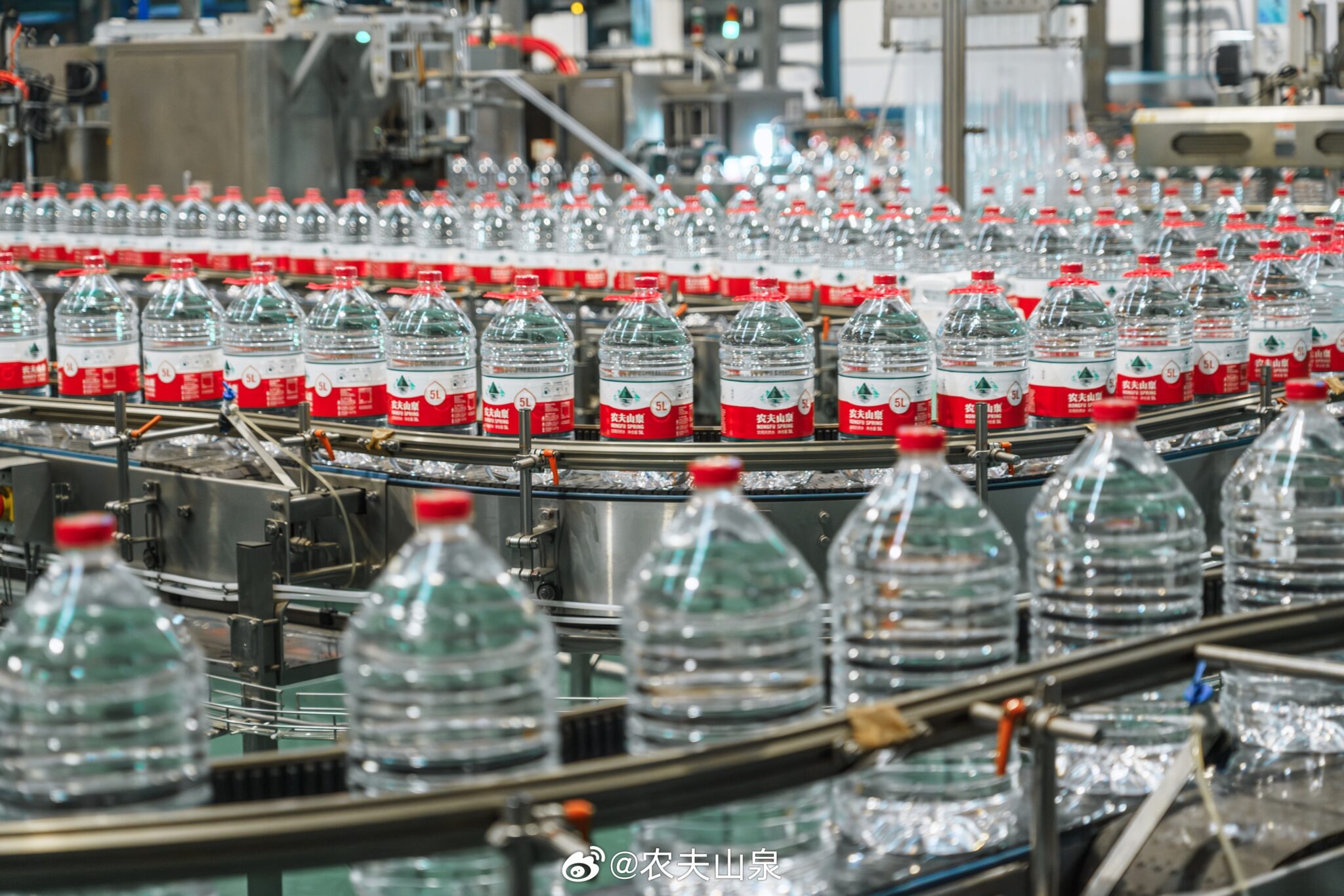 “Flattery toward Japan” lands Nongfu Spring in hot water