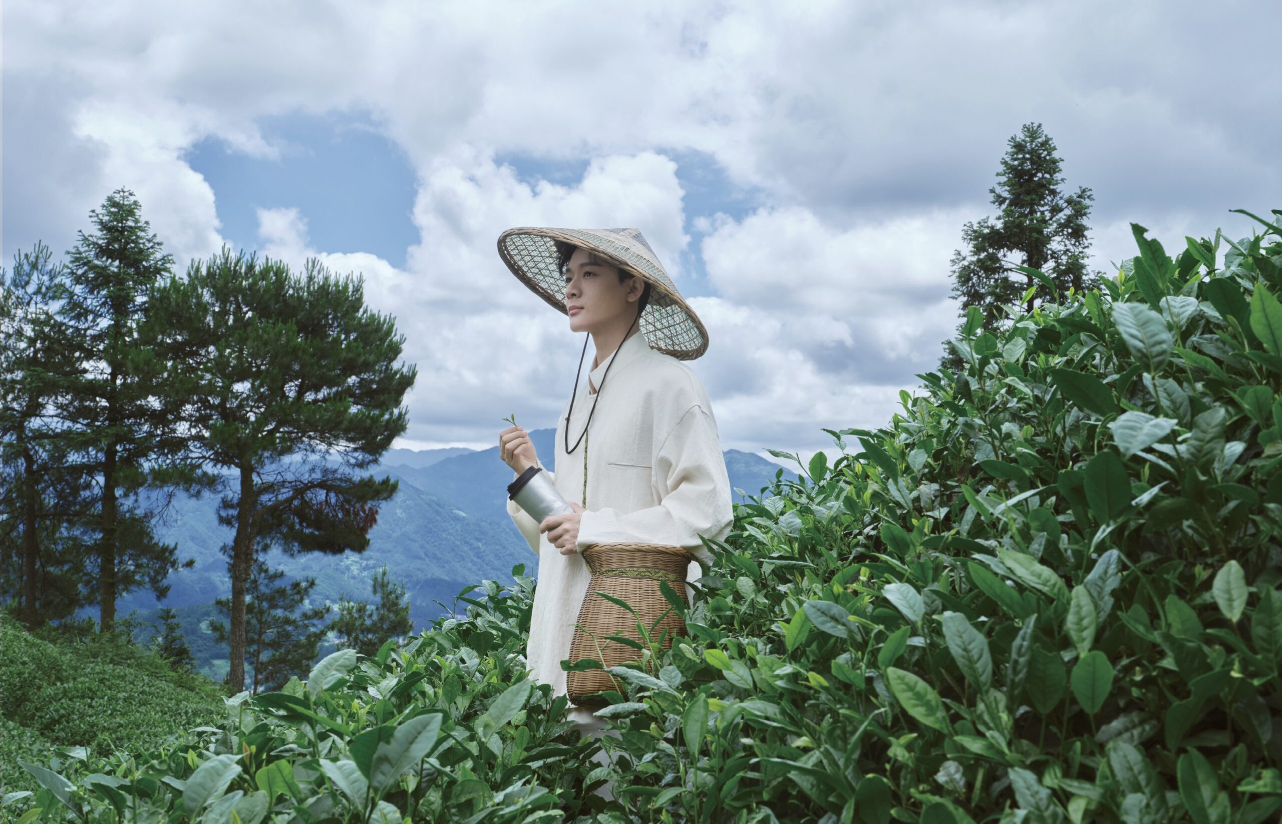 HeyTea teams up with Shang Cheng Shi for first magazine collab