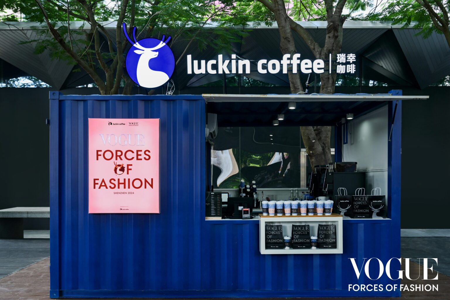 Luckin Coffee, fashion item? Vogue unveils the “it” cup