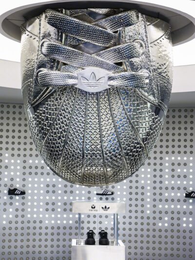 Superstar: Adidas Originals takes over Shanghai with shoeboxes?