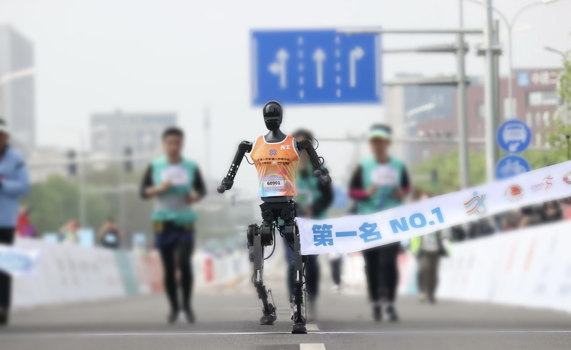 First humanoid robot half-marathon in Beijing goes viral