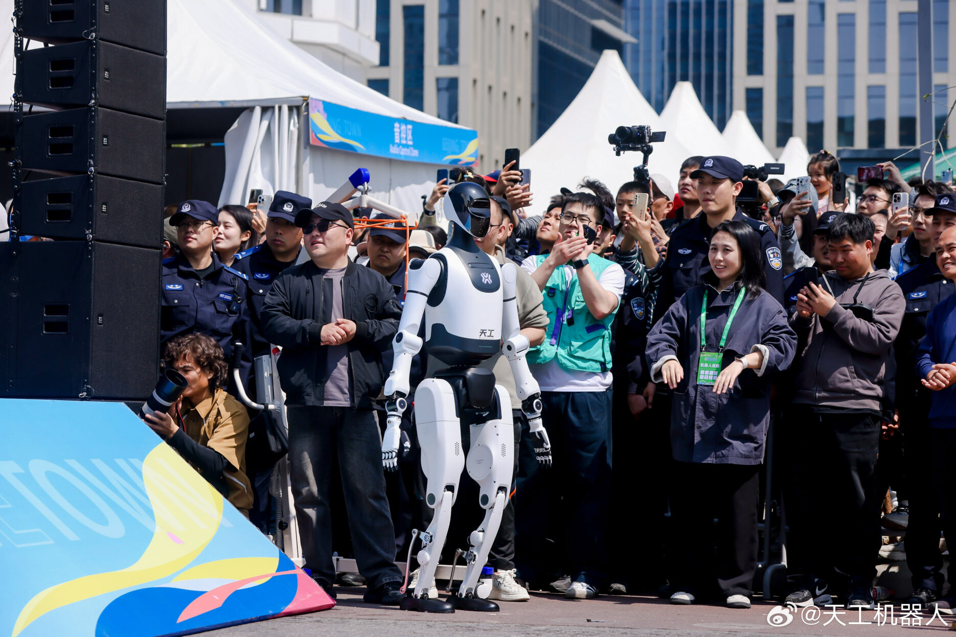 First humanoid robot half-marathon in Beijing goes viral